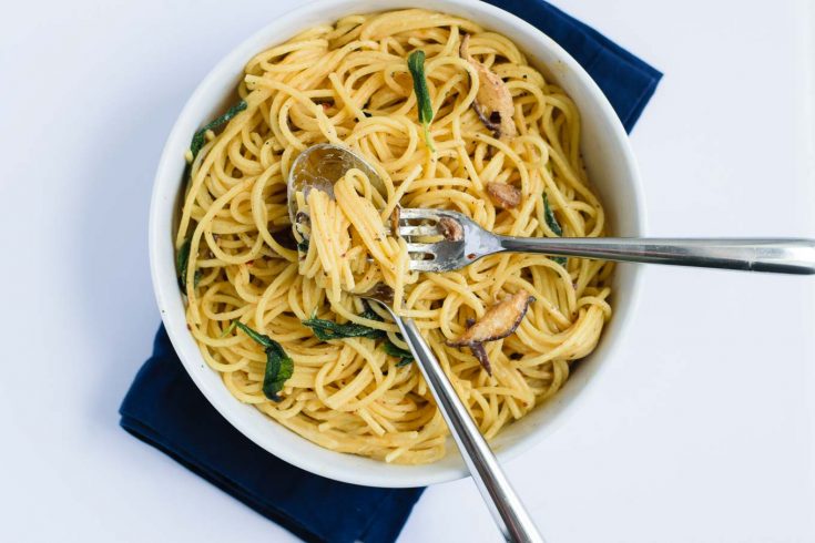 Vegan Spaghetti ai Funghi (Spaghetti and Mushrooms in Vegan Cream Sauce ...